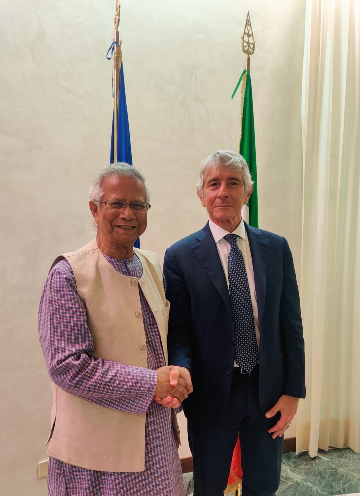 Professor Yunus in talks with the Italian Minister of Youth and Sports ...